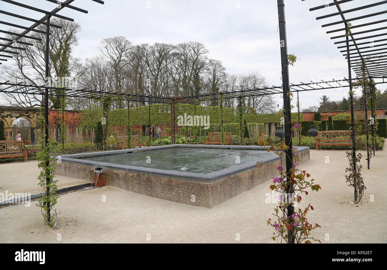 Alnwick garden hi-res stock photography and images - Alamy