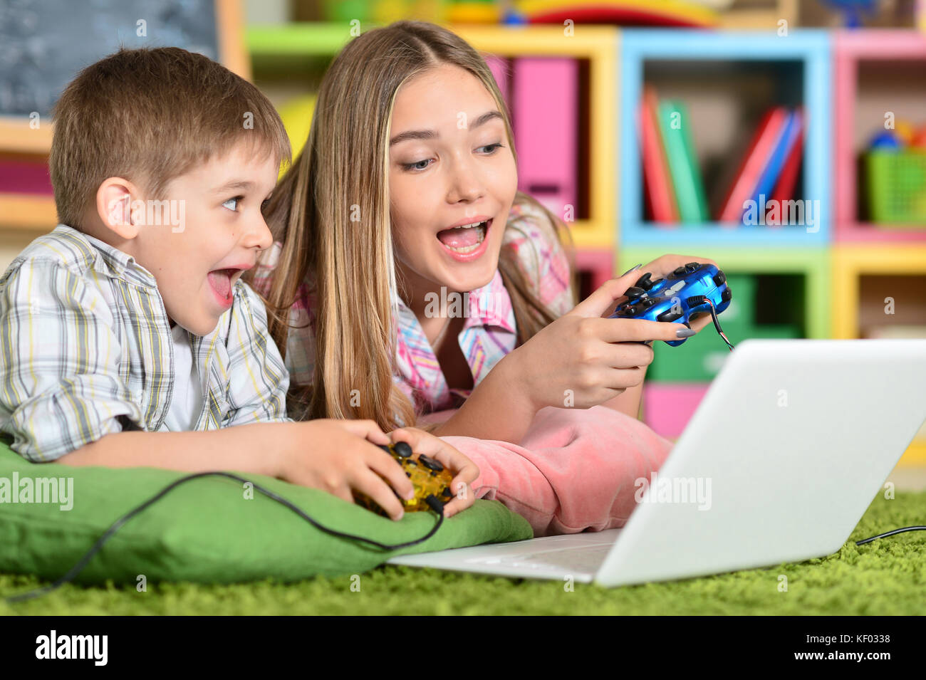 brother and sister playing computer Stock Photo - Alamy