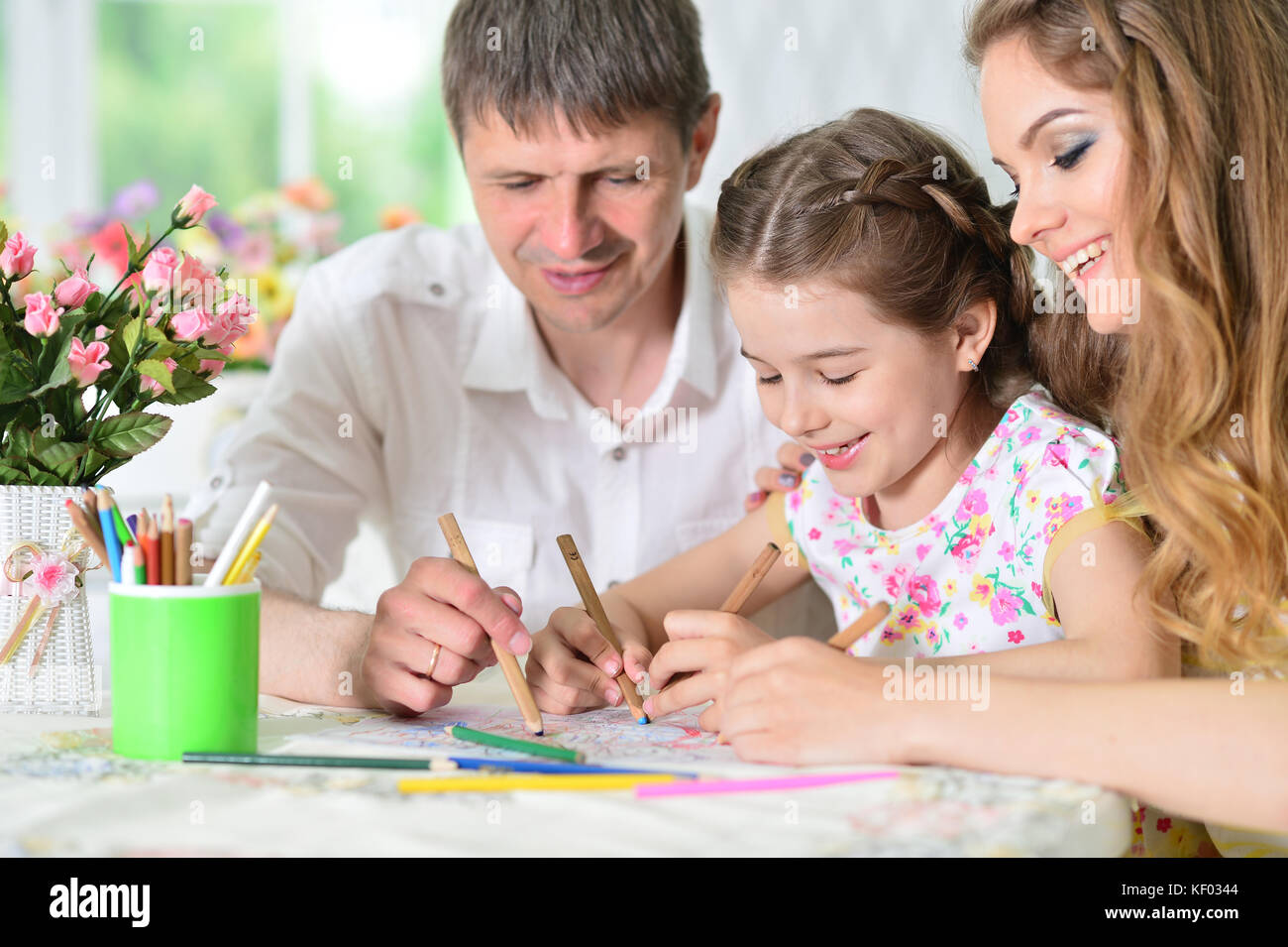 Family drawing together Stock Photo - Alamy