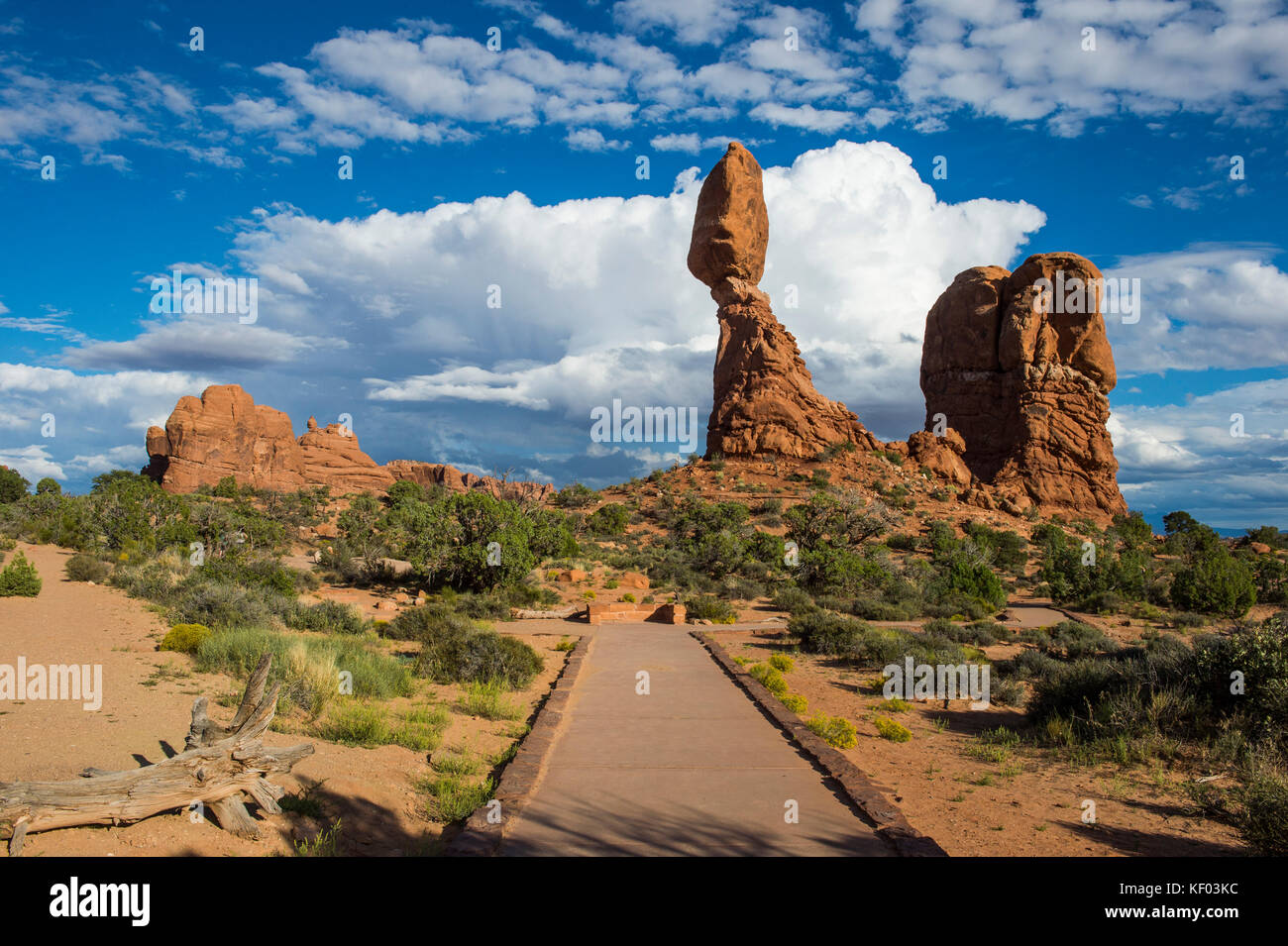 Balanced Rock, Arches National Park, Utah, USA Stock Photo - Alamy