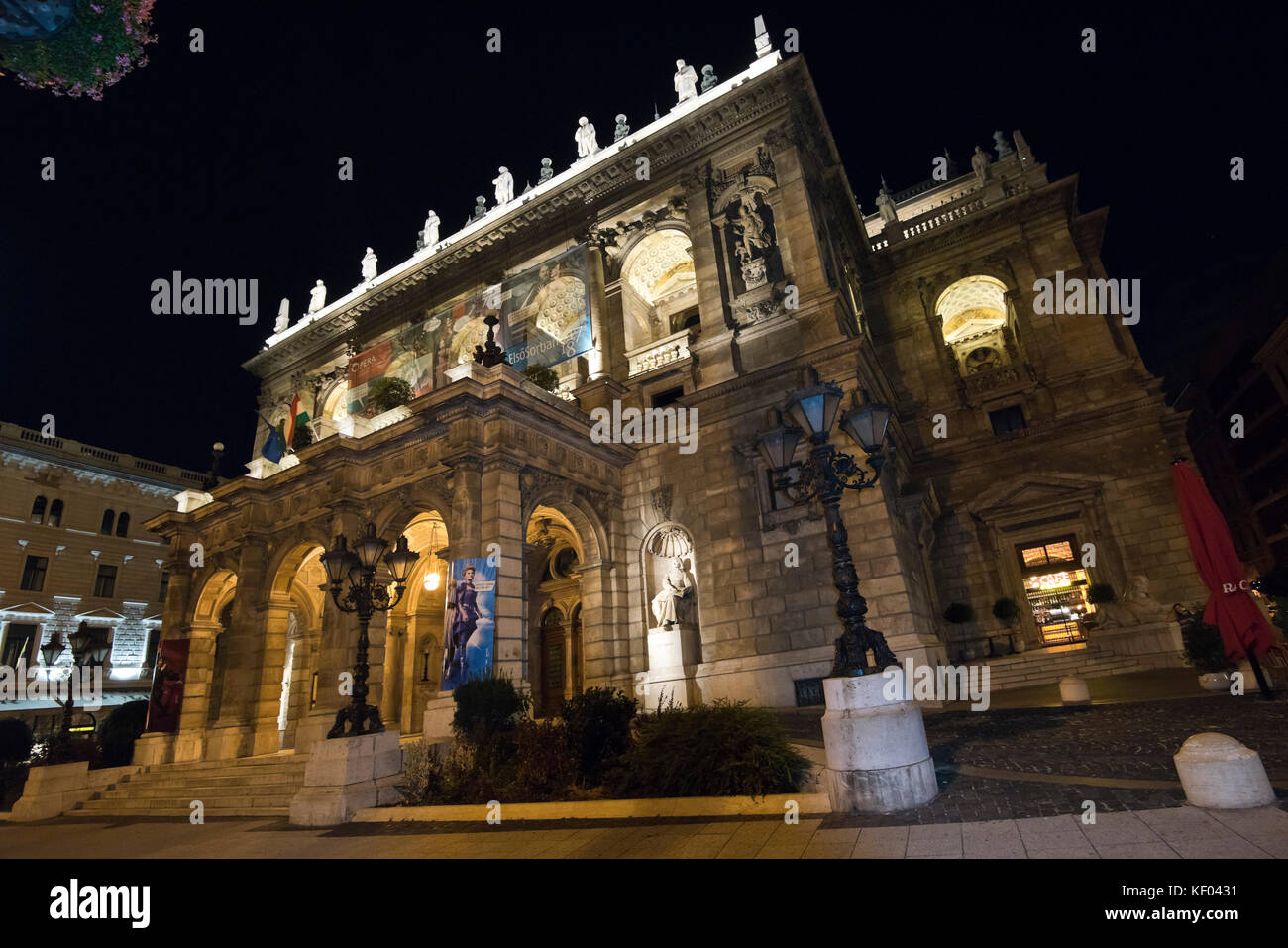 Horizontal view of the Hungarian State Opera House in Budapest at night ...