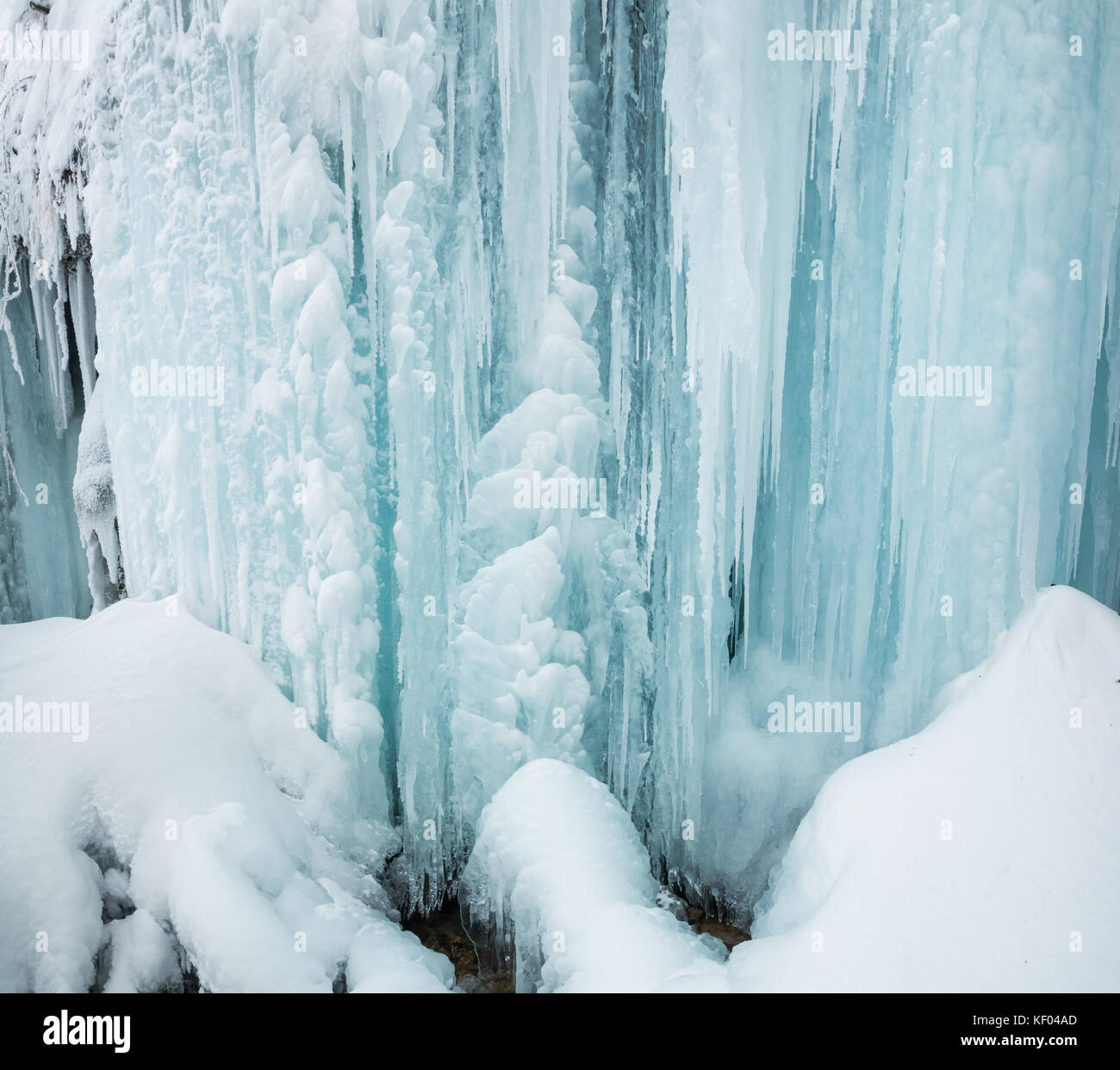 Sheets of icicles hang from waterfalls, Plitvice Lakes National Park ...