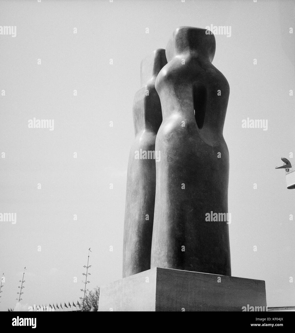 Festival of Britain 1951, Lambeth, London. Barbara Hepworth's sculpture ...