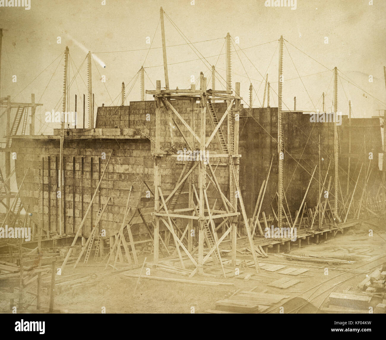 Great eastern ship construction hi-res stock photography and images - Alamy