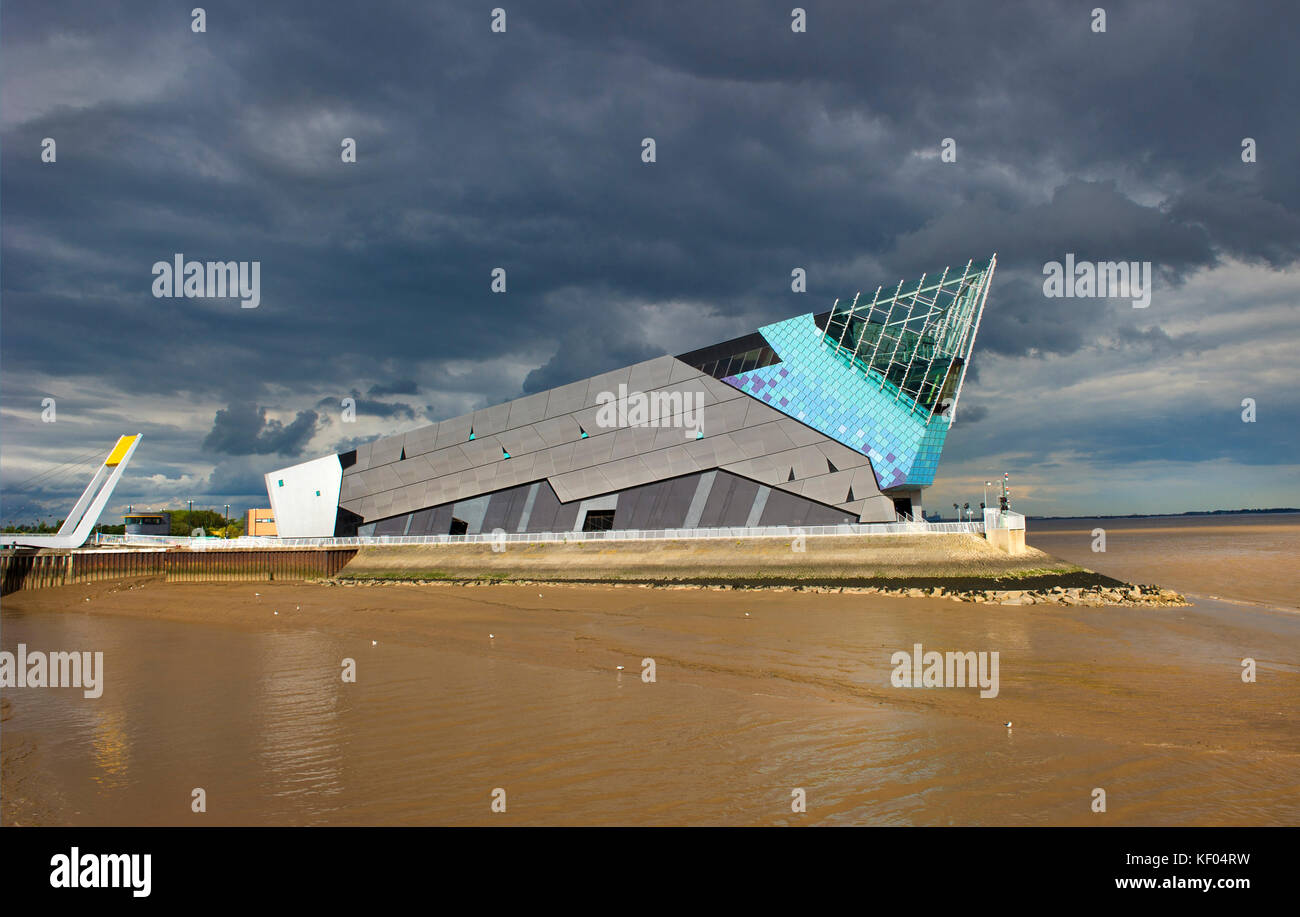 Submarium hi-res stock photography and images - Alamy