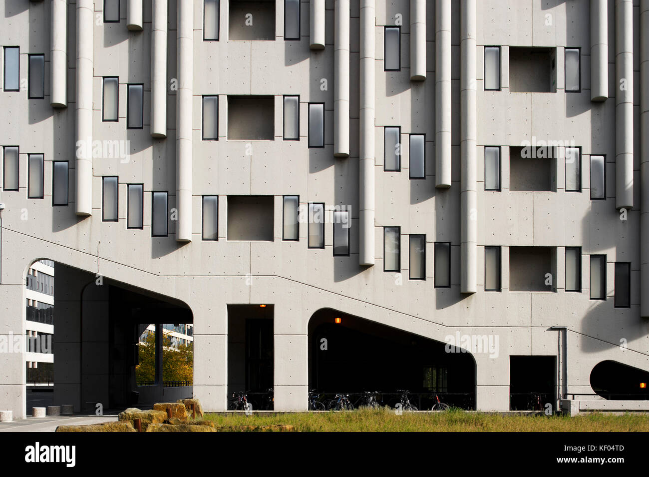 Roger Stevens Building, Chancellor's Square, Leeds University, Leeds ...