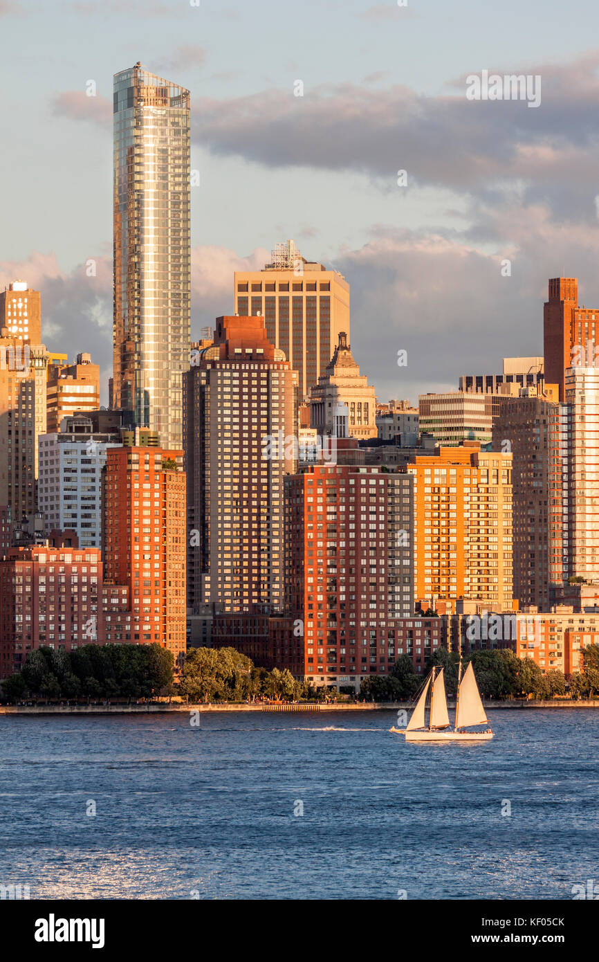 Lower Manhattan Skyline at golden hour, NYC, USA Stock Photo - Alamy