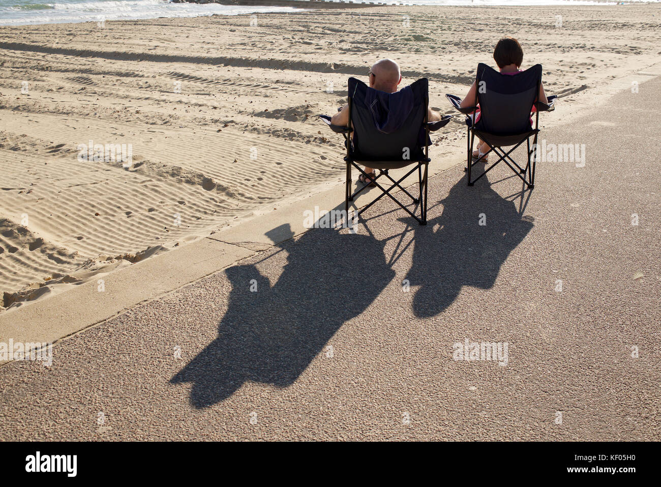 People in chairs hi-res stock photography and images - Alamy