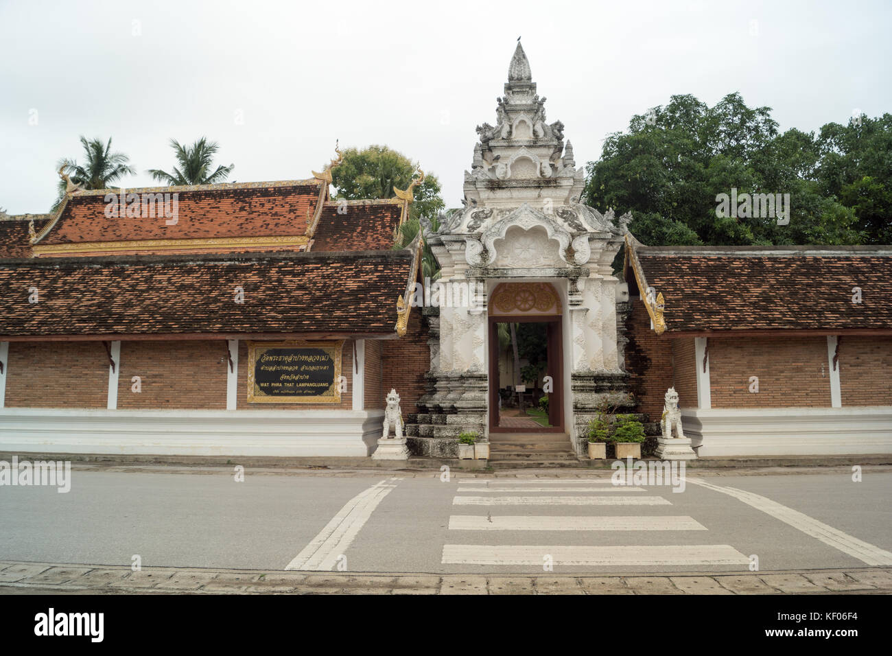 Lampang luang temple hi-res stock photography and images - Alamy