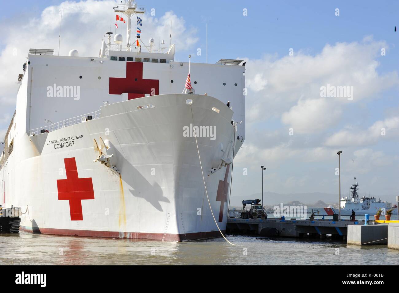 The U.S. Navy Mercy-class hospital ship USNS Comfort arrives in port ...