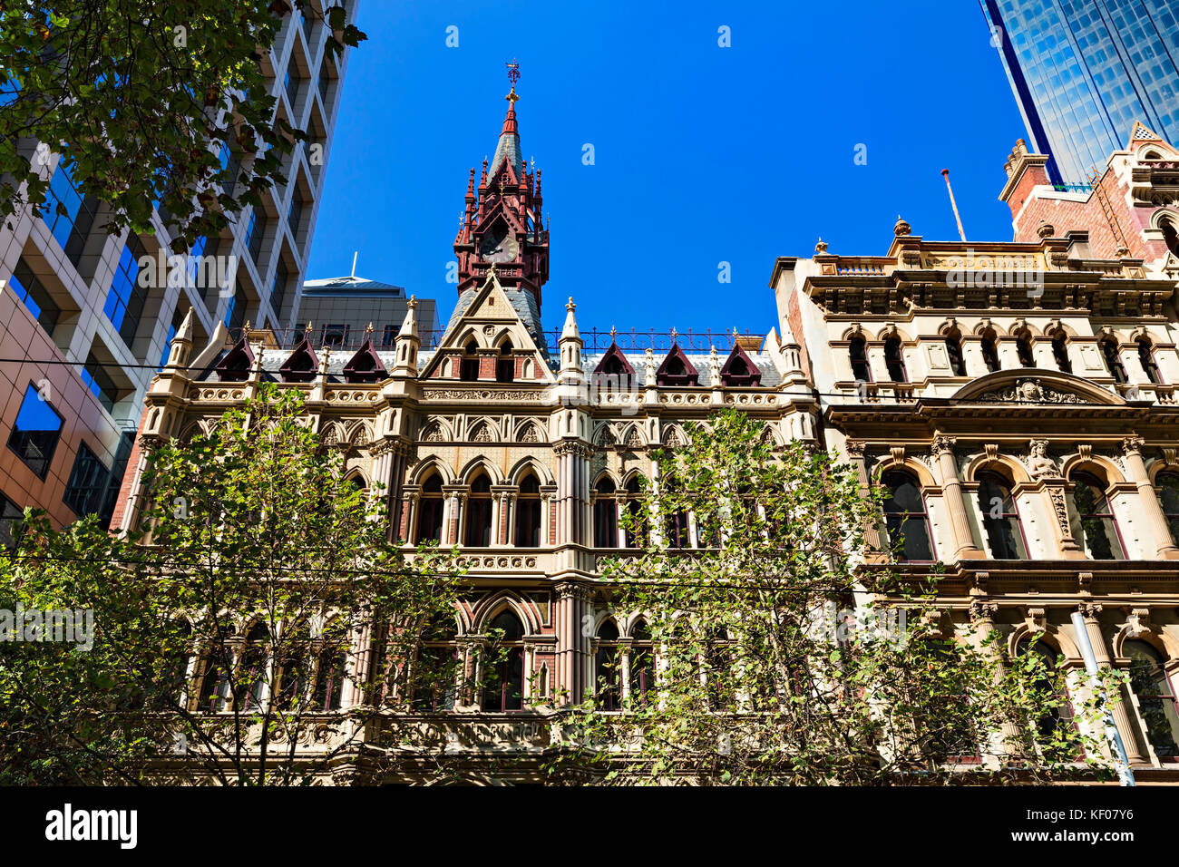 The circa 1889 Olderfleet Building ( image center ) in Collins Street ...
