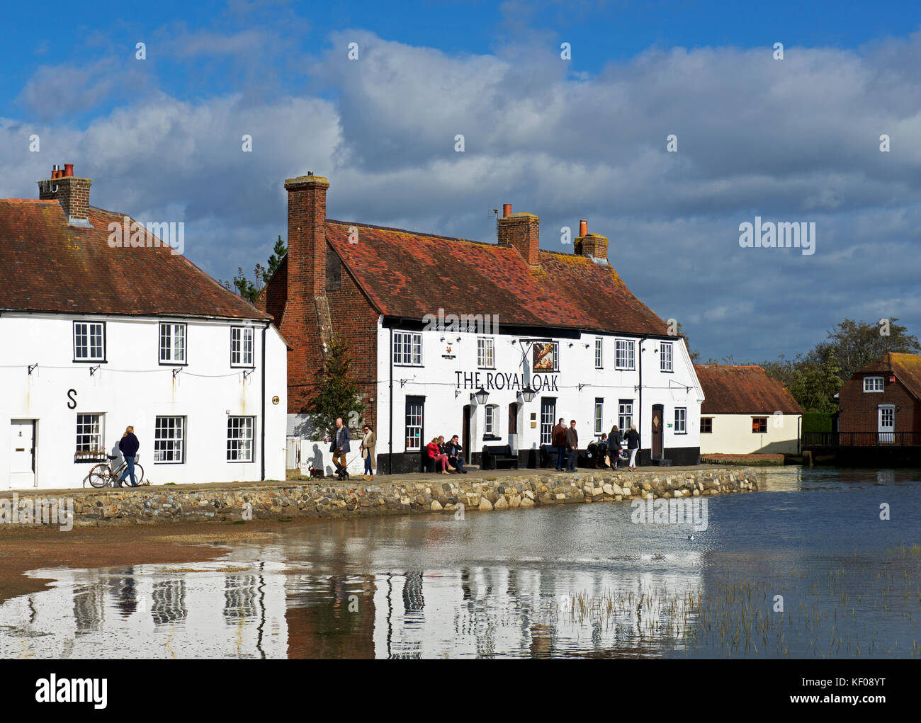 The Royal Oak pub, Langstone, Havant, Hampshire, England UK Stock Photo ...