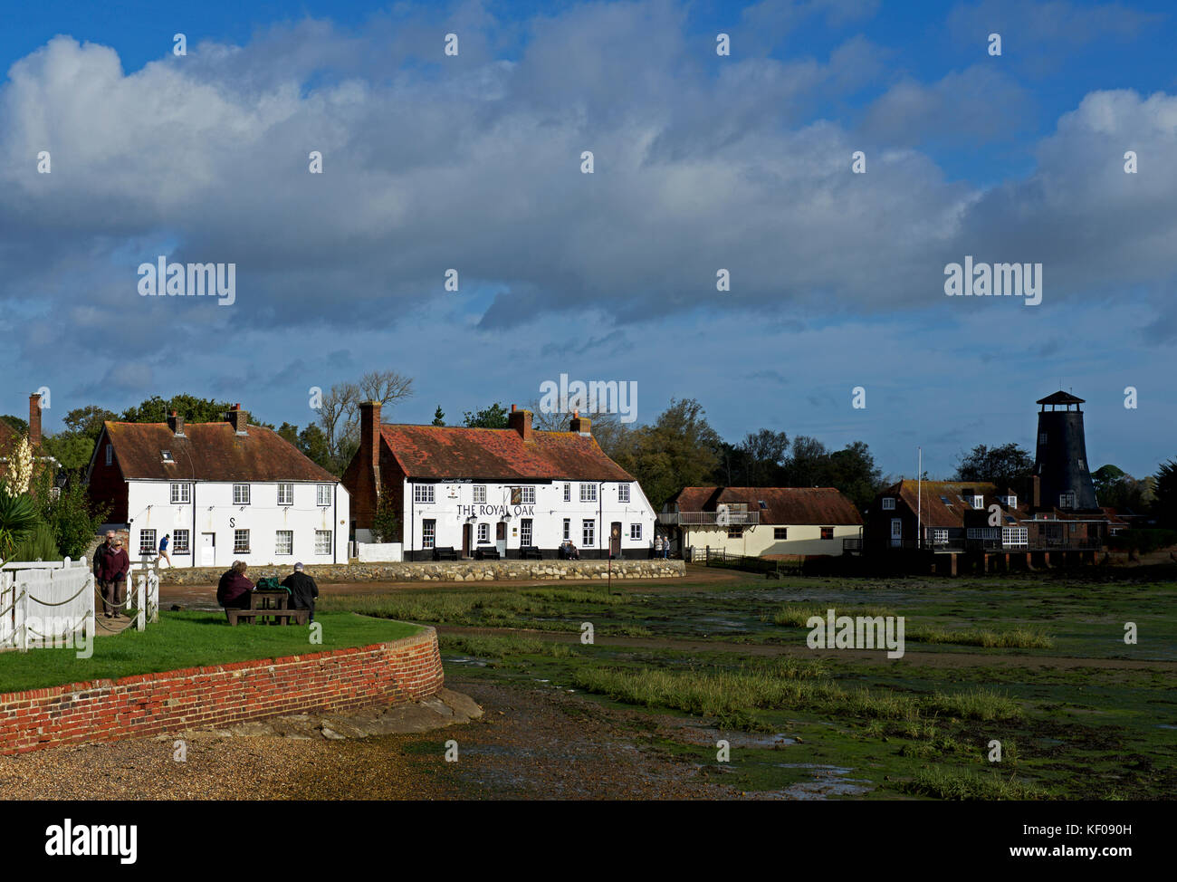The Royal Oak pub, Langstone, Havant, Hampshire, England UK Stock Photo ...