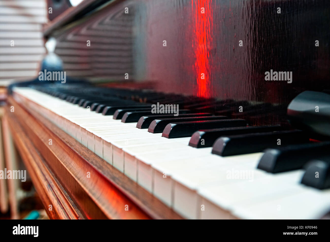 Old and vintage piano keyboard in perspective close up Stock Photo - Alamy