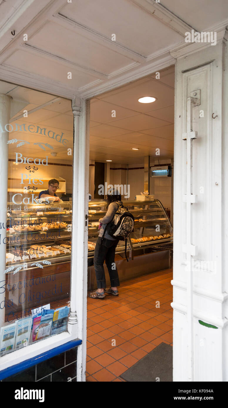 Bakery shop high street high hi-res stock photography and images - Alamy