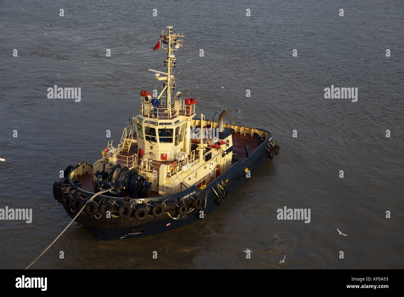 Tug boats ropes rope hi-res stock photography and images - Alamy
