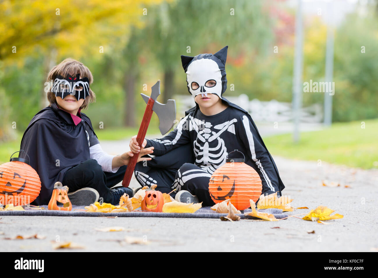 Maple leaf costumes hi-res stock photography and images - Alamy