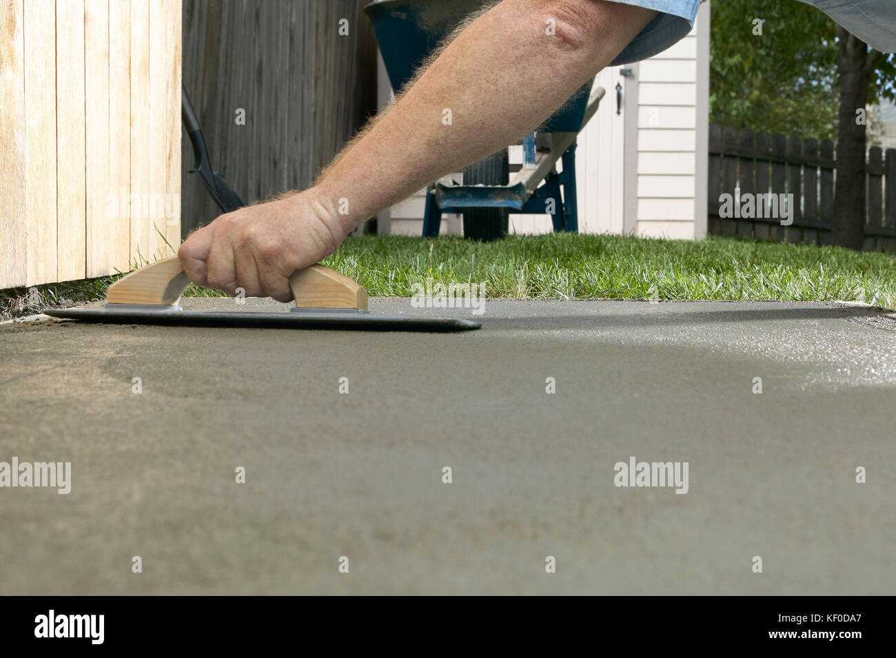 Concrete hand screeding hi-res stock photography and images - Alamy