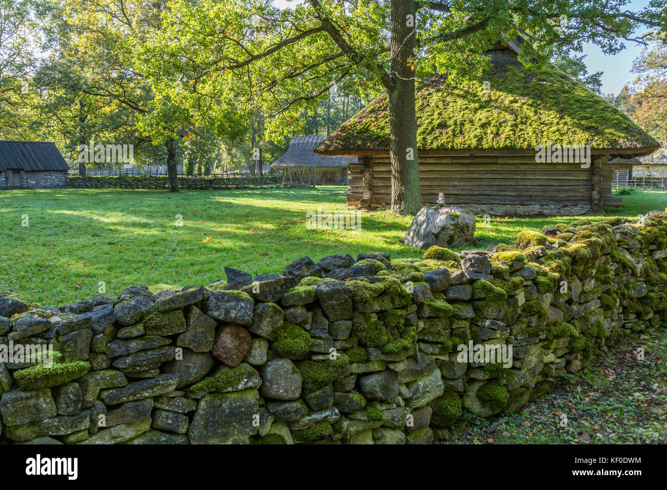 Stone fence hi-res stock photography and images - Alamy