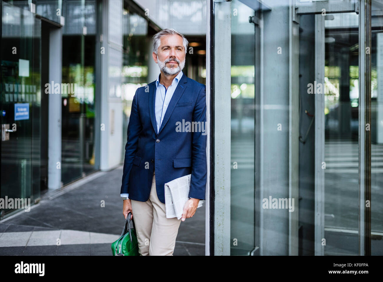 Newspaper building front hi-res stock photography and images - Alamy