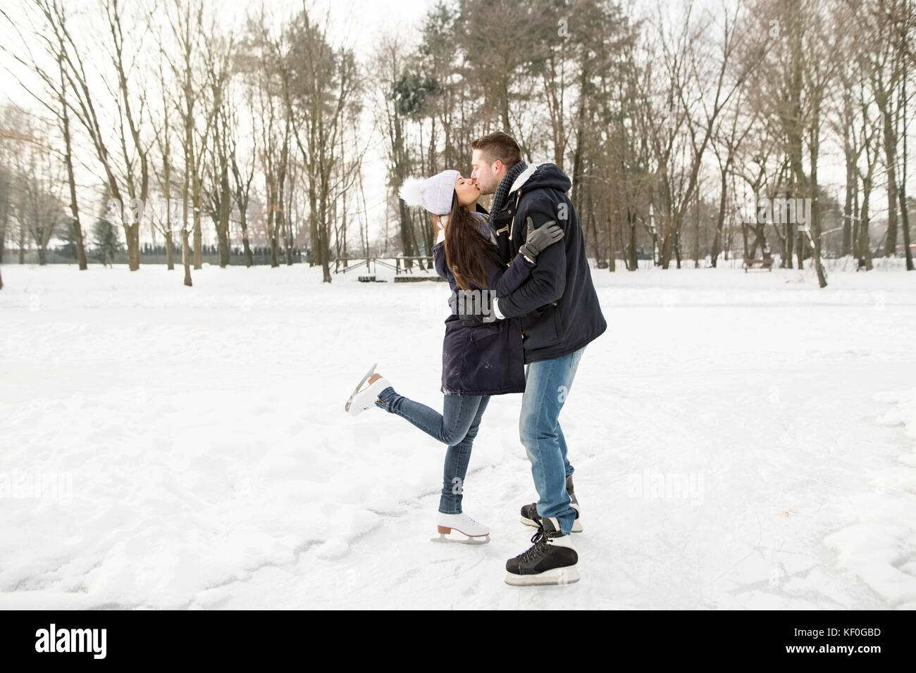 Couple on ice kissing outdoors hi-res stock photography and images - Alamy