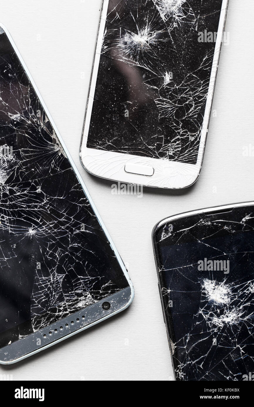 Smashed shattered broken screen of a mobile smartphone Stock Photo - Alamy