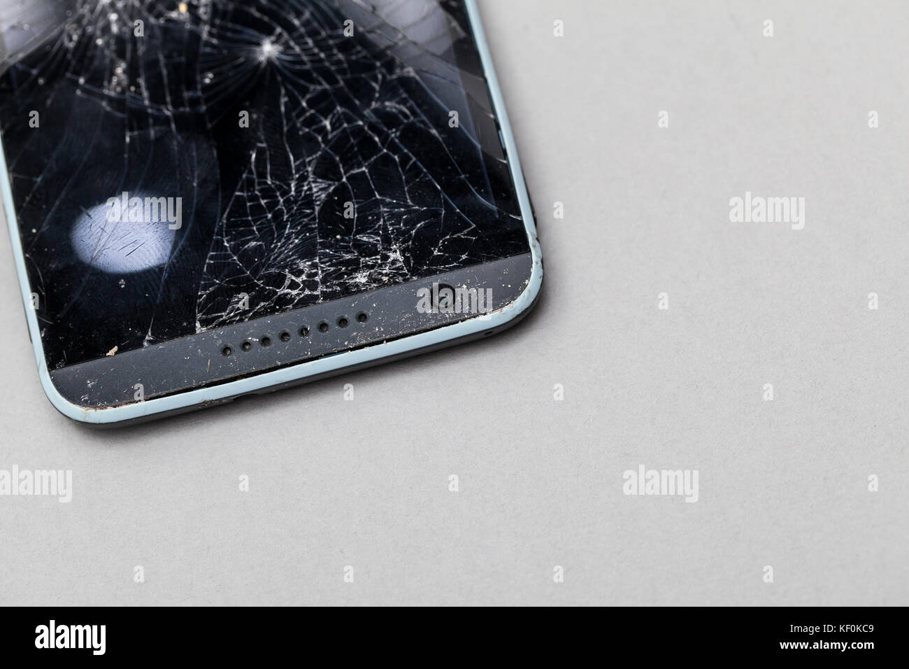 Smashed shattered broken screen of a mobile smartphone Stock Photo - Alamy