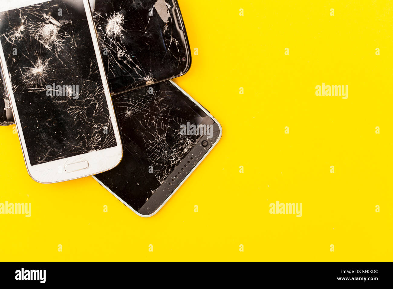 Smashed shattered broken screen of a mobile smartphone Stock Photo - Alamy