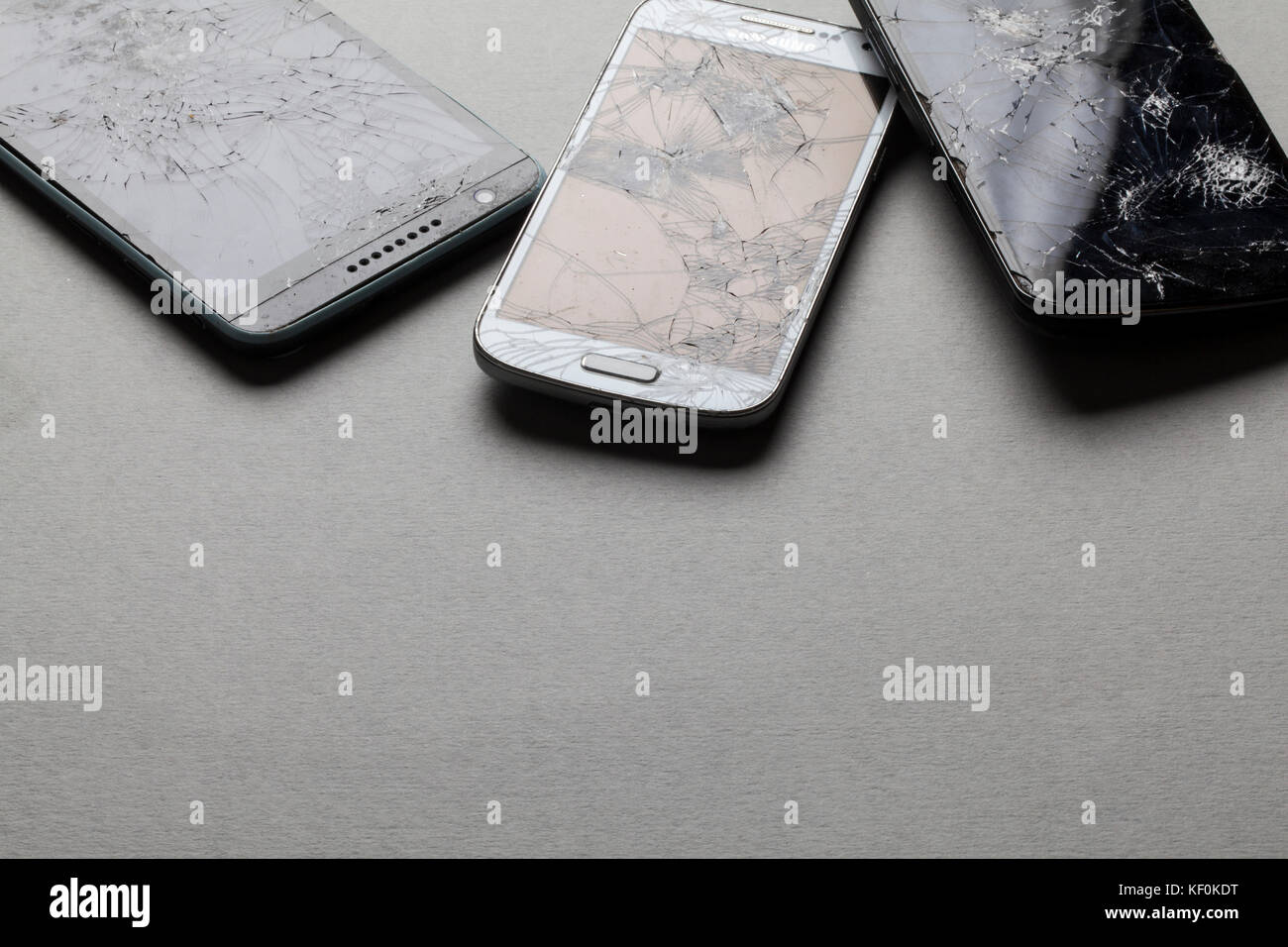 Smashed shattered broken screen of a mobile smartphone Stock Photo - Alamy