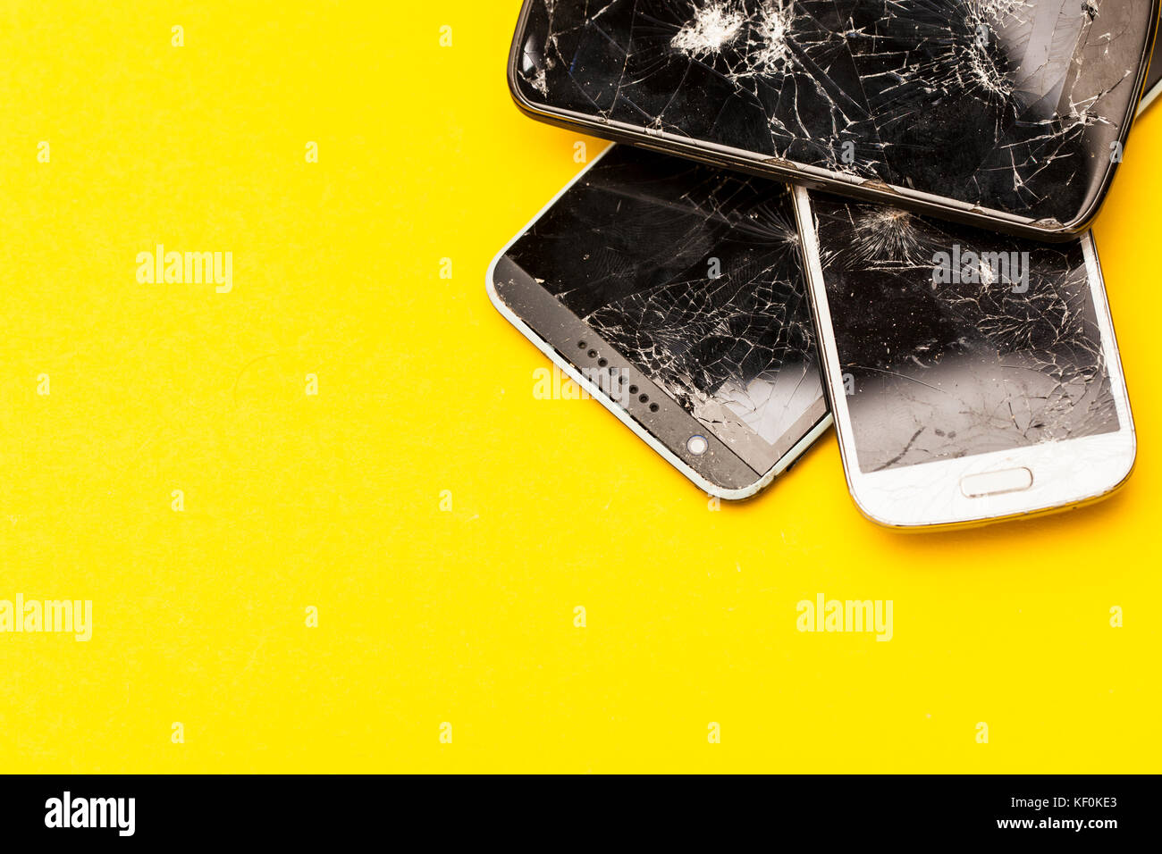Smashed shattered broken screen of a mobile smartphone Stock Photo - Alamy