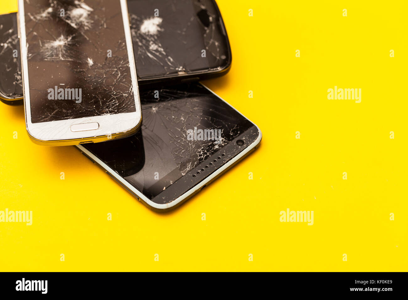 Smashed shattered broken screen of a mobile smartphone Stock Photo - Alamy