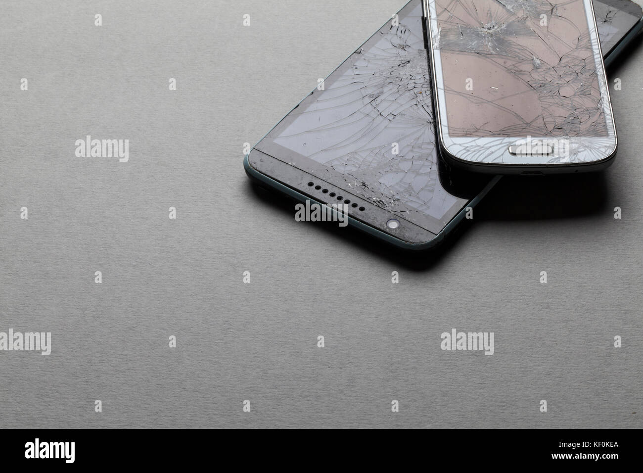 Smashed shattered broken screen of a mobile smartphone Stock Photo - Alamy