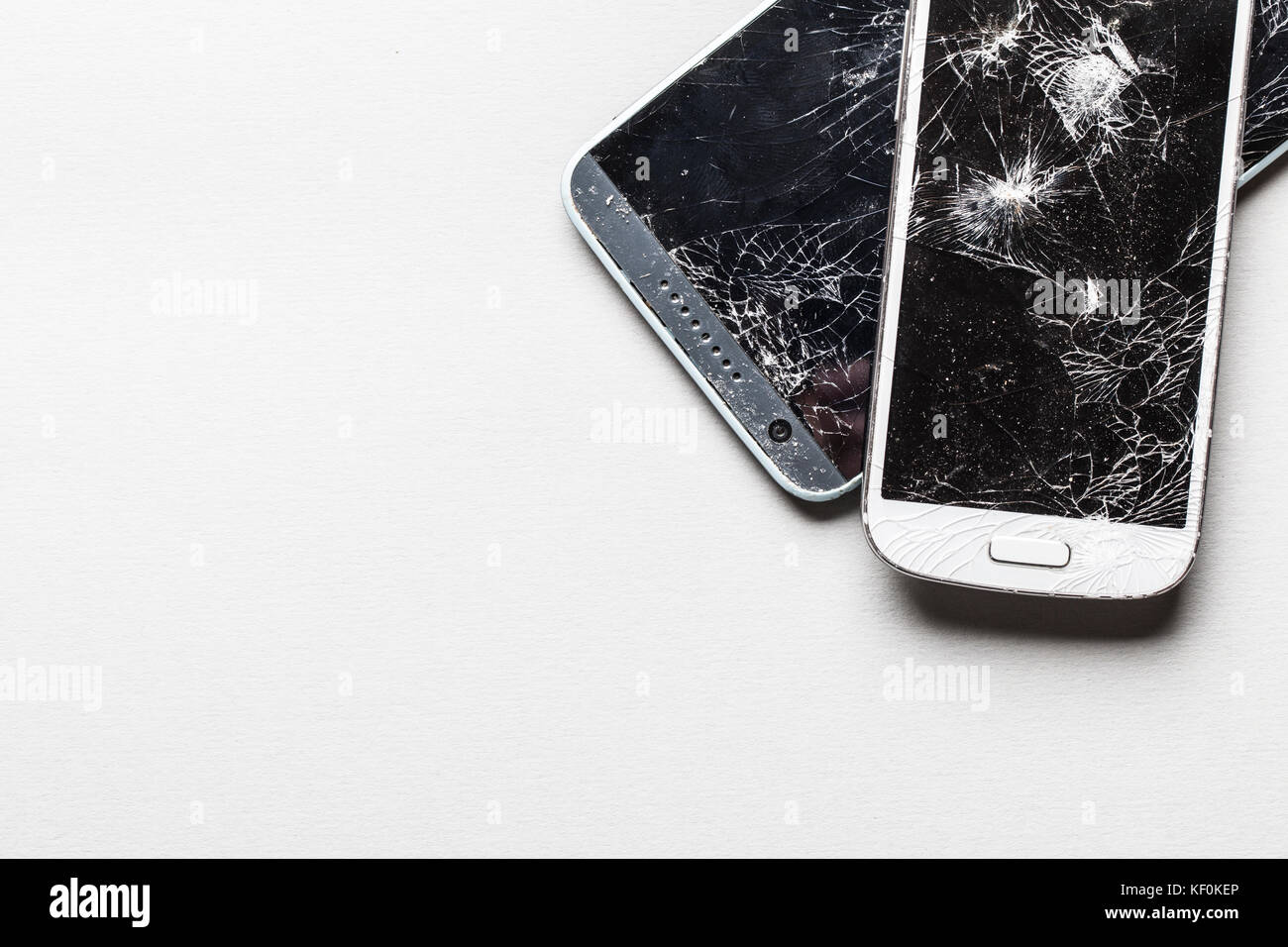 Smashed shattered broken screen of a mobile smartphone Stock Photo - Alamy