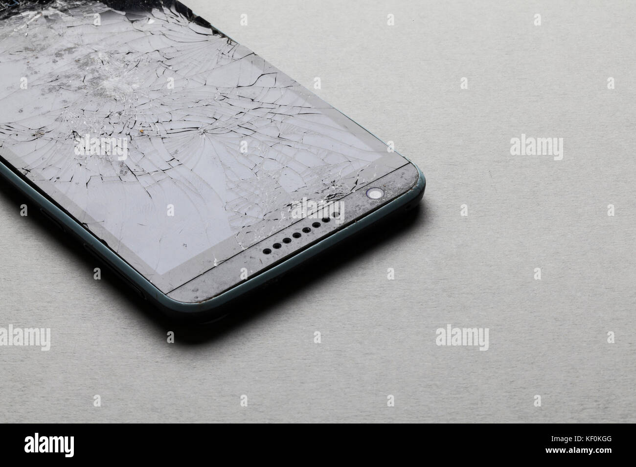 Smashed shattered broken screen of a mobile smartphone Stock Photo - Alamy