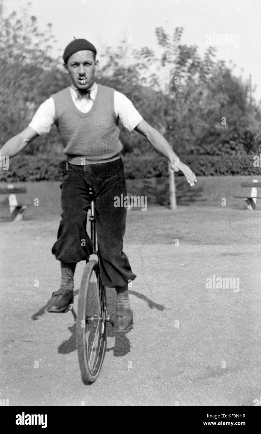 Vintage circus acrobat man Black and White Stock Photos & Images - Alamy