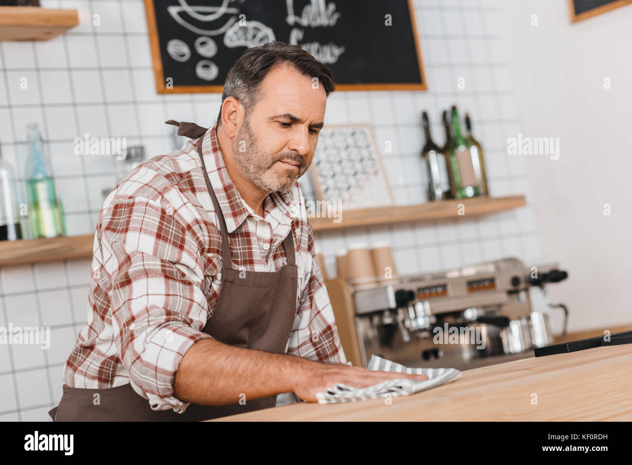 bartender wiping bar counter Stock Photo - Alamy