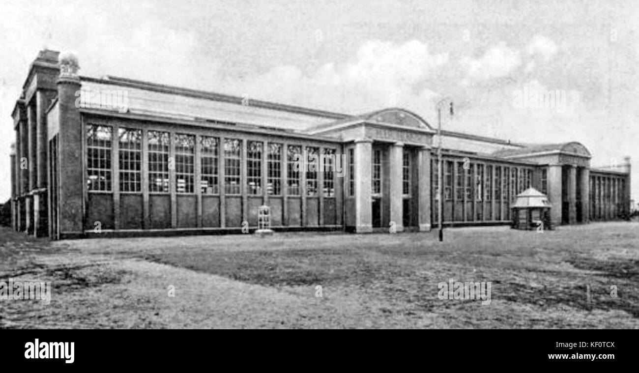 Machine hall Black and White Stock Photos & Images - Alamy