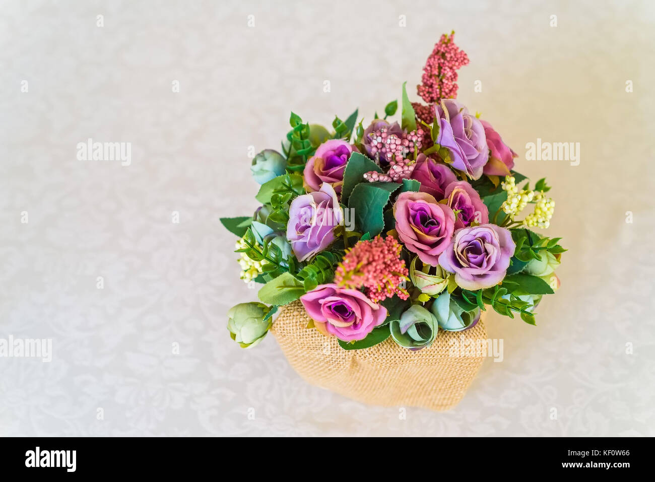 Table decor flowers in restaurant top view Stock Photo - Alamy