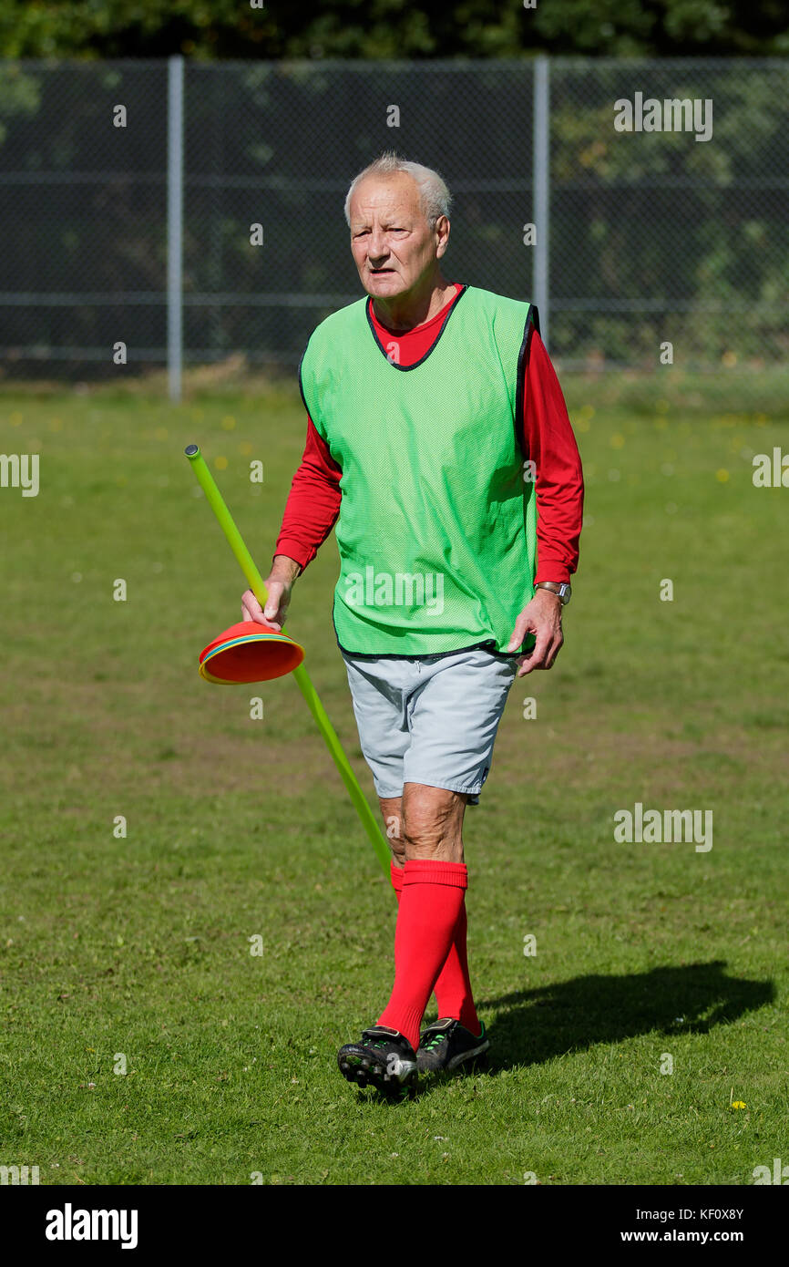 Elderly football hi-res stock photography and images - Alamy