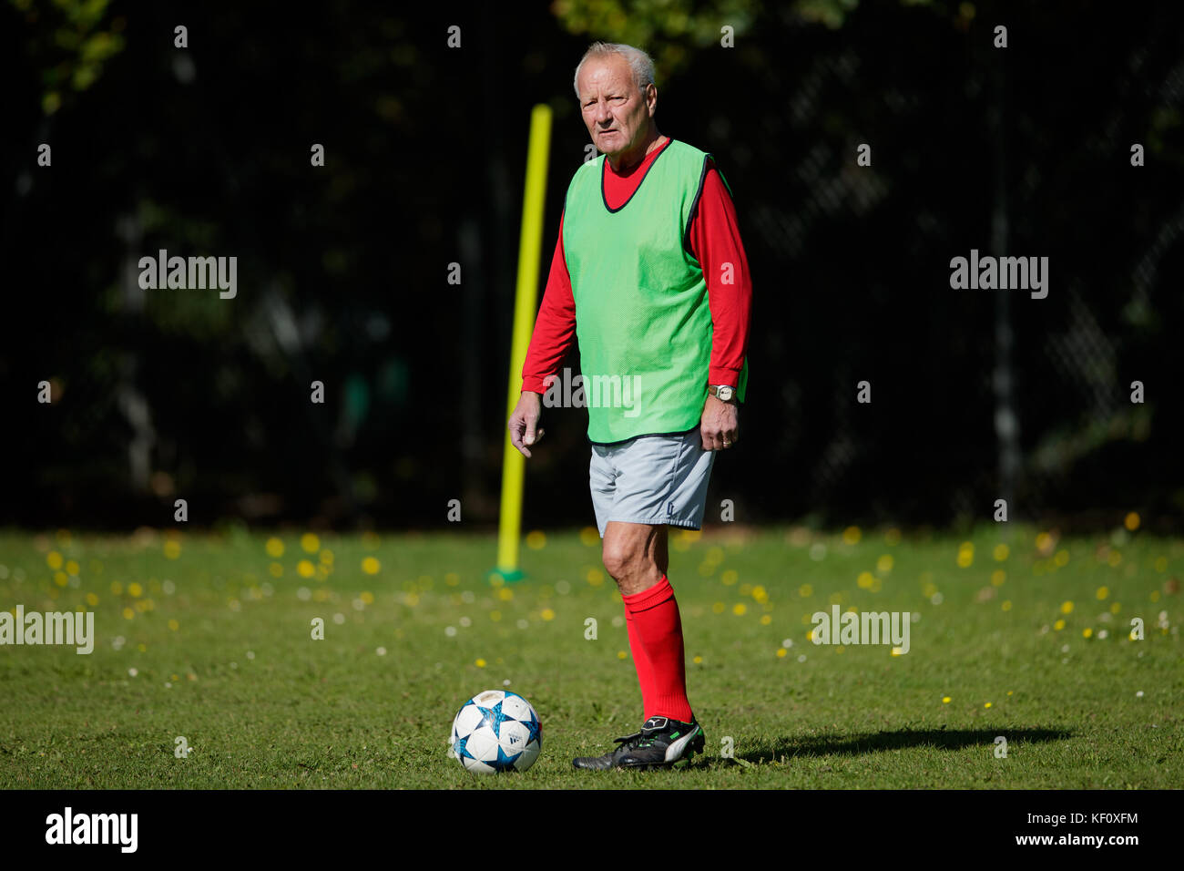 Senior citizen walking football hi-res stock photography and images - Alamy