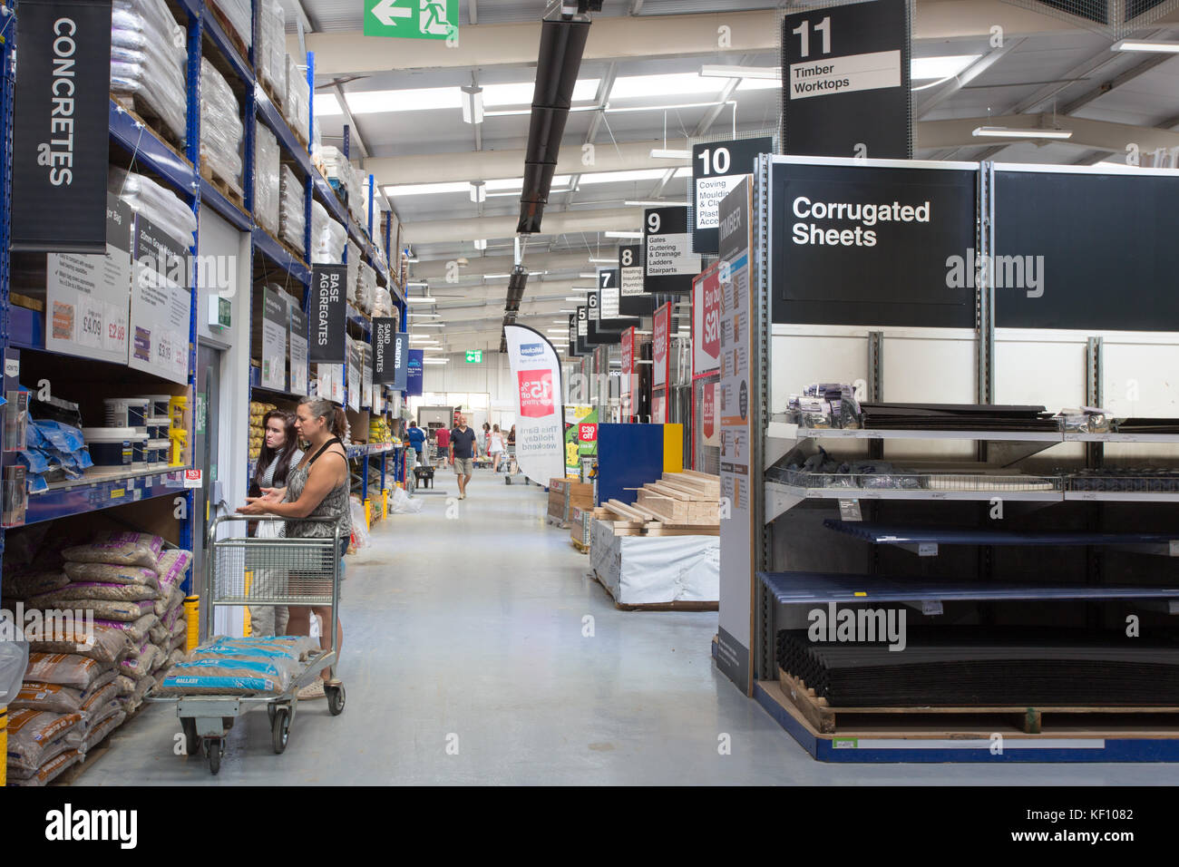 Diy store hi-res stock photography and images - Alamy