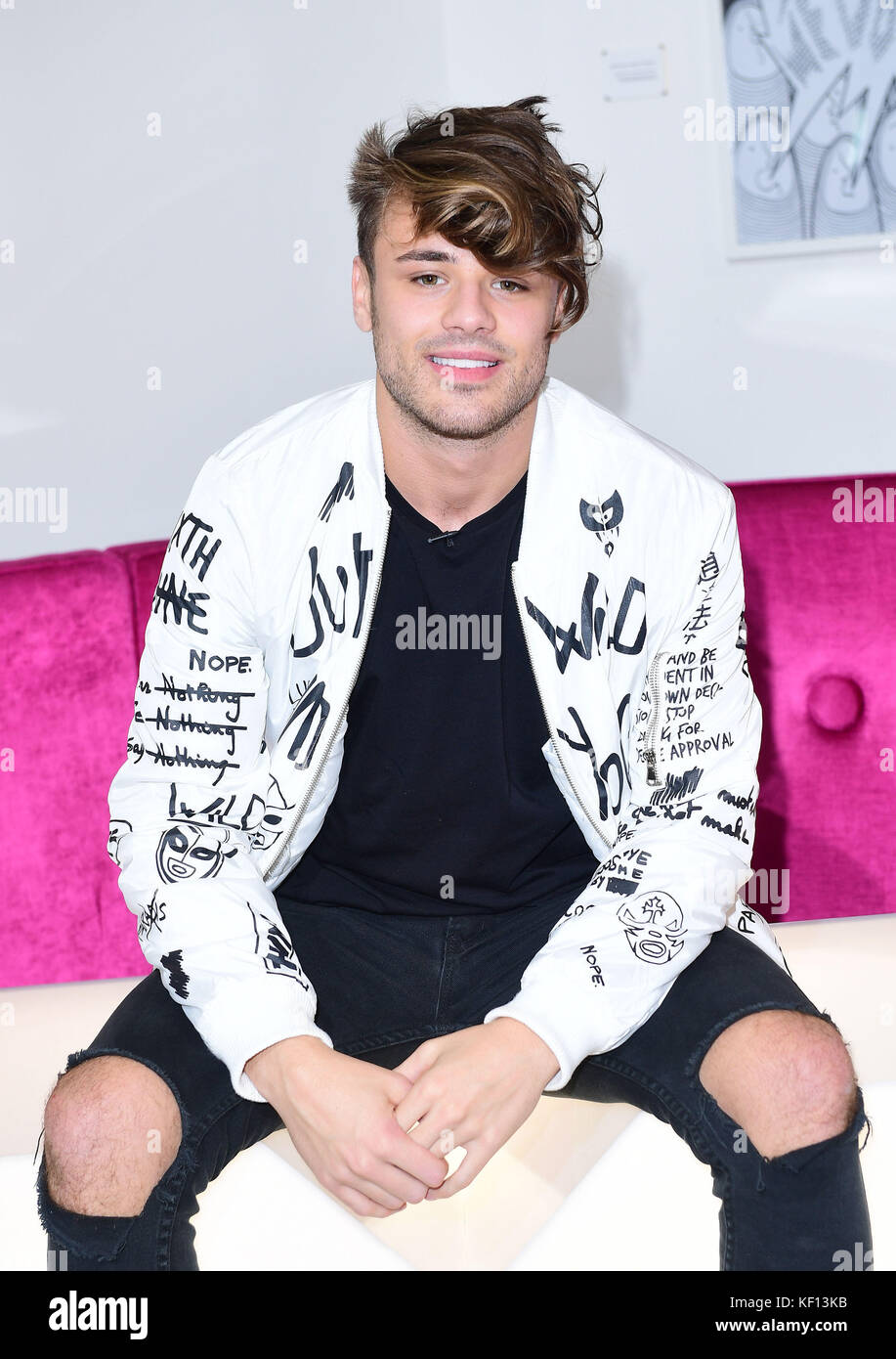 Casey Johnson from new MTV show Single AF, joins a live facebook chat ...