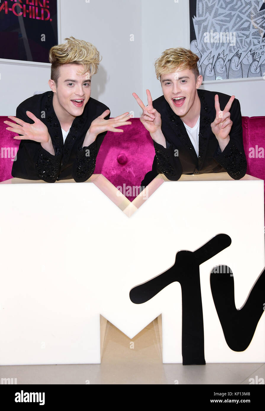 Jedward from new MTV show Single AF join a live facebook chat hosted by ...