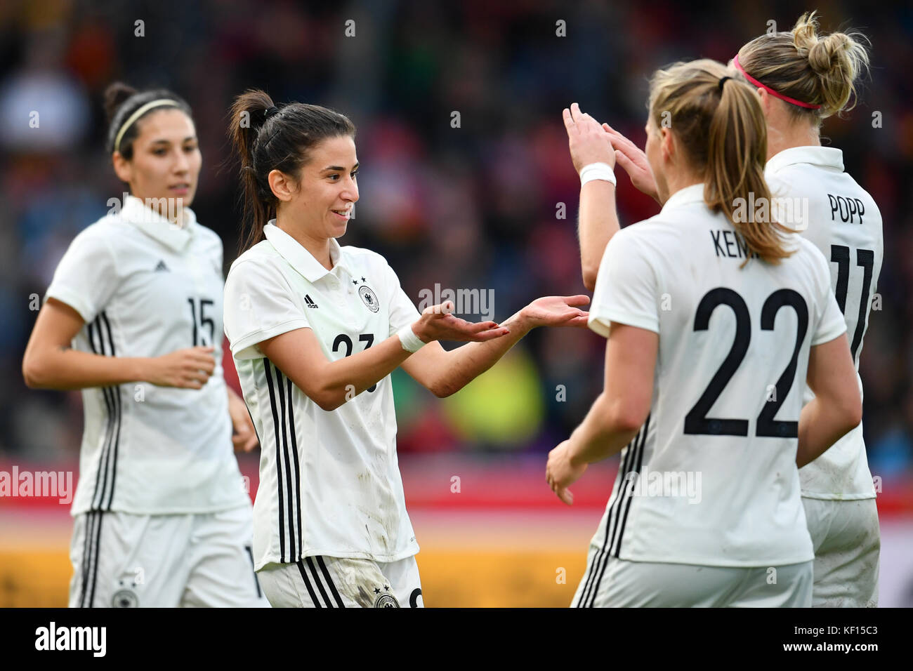 Aspach, Germany. 24th Oct, 2017. Germany's Sara Doorsoun (left to right ...
