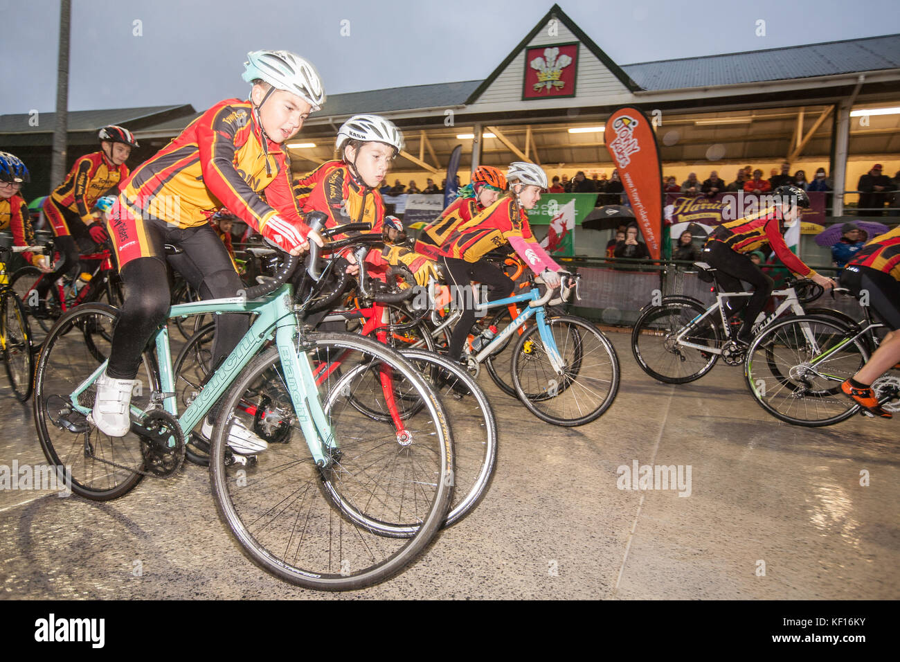 Velodromes hi-res stock photography and images - Alamy