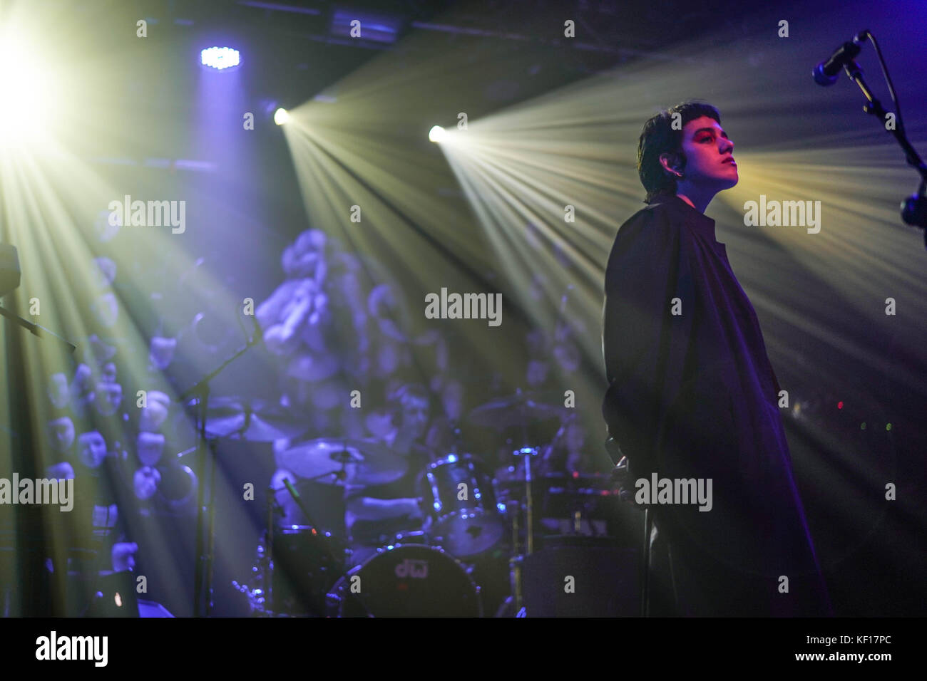 Live stage hi-res stock photography and images - Alamy