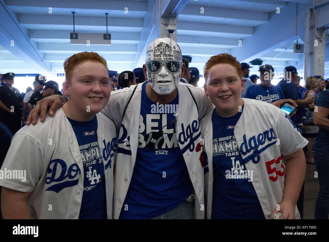 Los angeles dodgers fans hi-res stock photography and images - Alamy