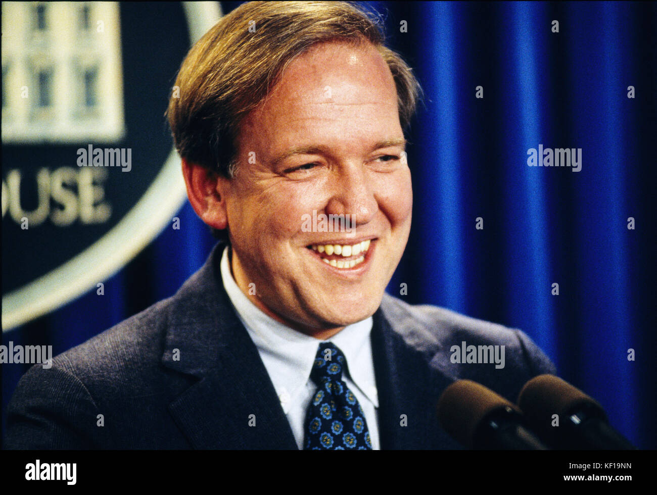 White House Press Secretary Mike McCurry meets reporters in the Brady ...