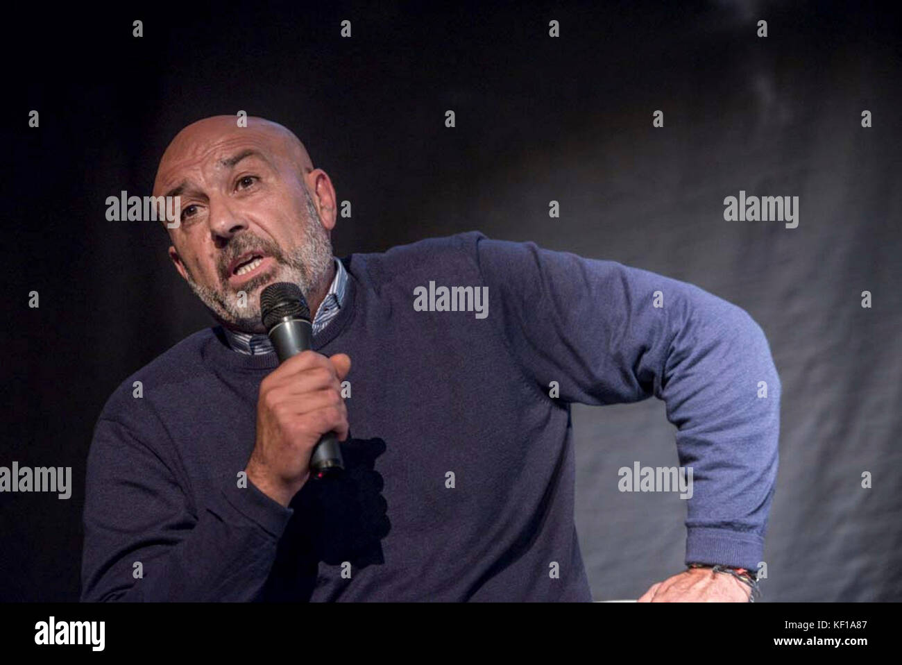 Sergio Pirozzi presents his book: "The shoe shake". In the picture ...