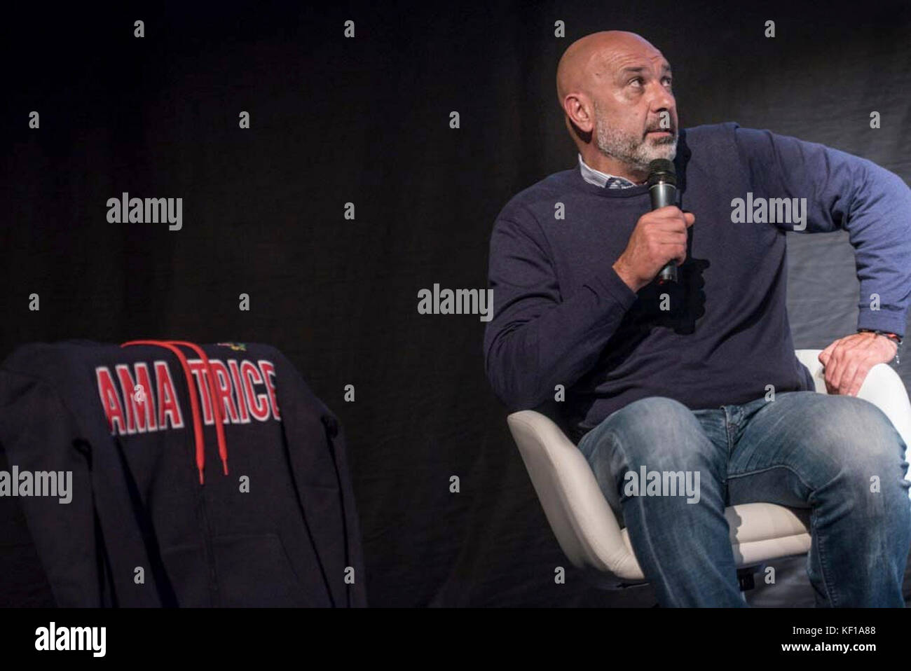 Sergio Pirozzi presents his book: "The shoe shake". In the picture ...